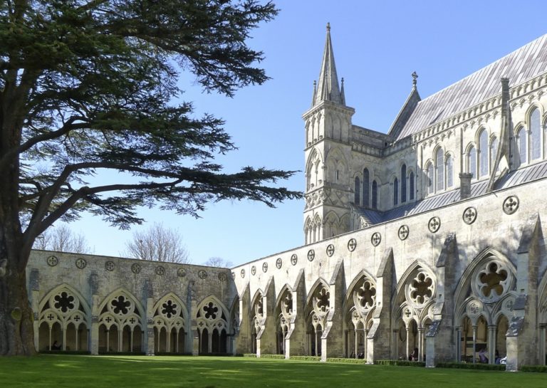 VISIT SALISBURY AS A TOURIST - The Stonehenge Travel